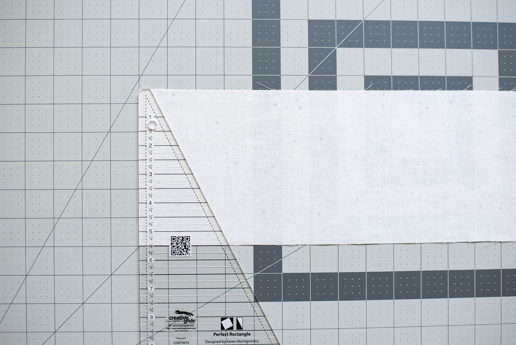 Easy Half Rectangle Triangles - HRT Tutorial - Modernly Morgan