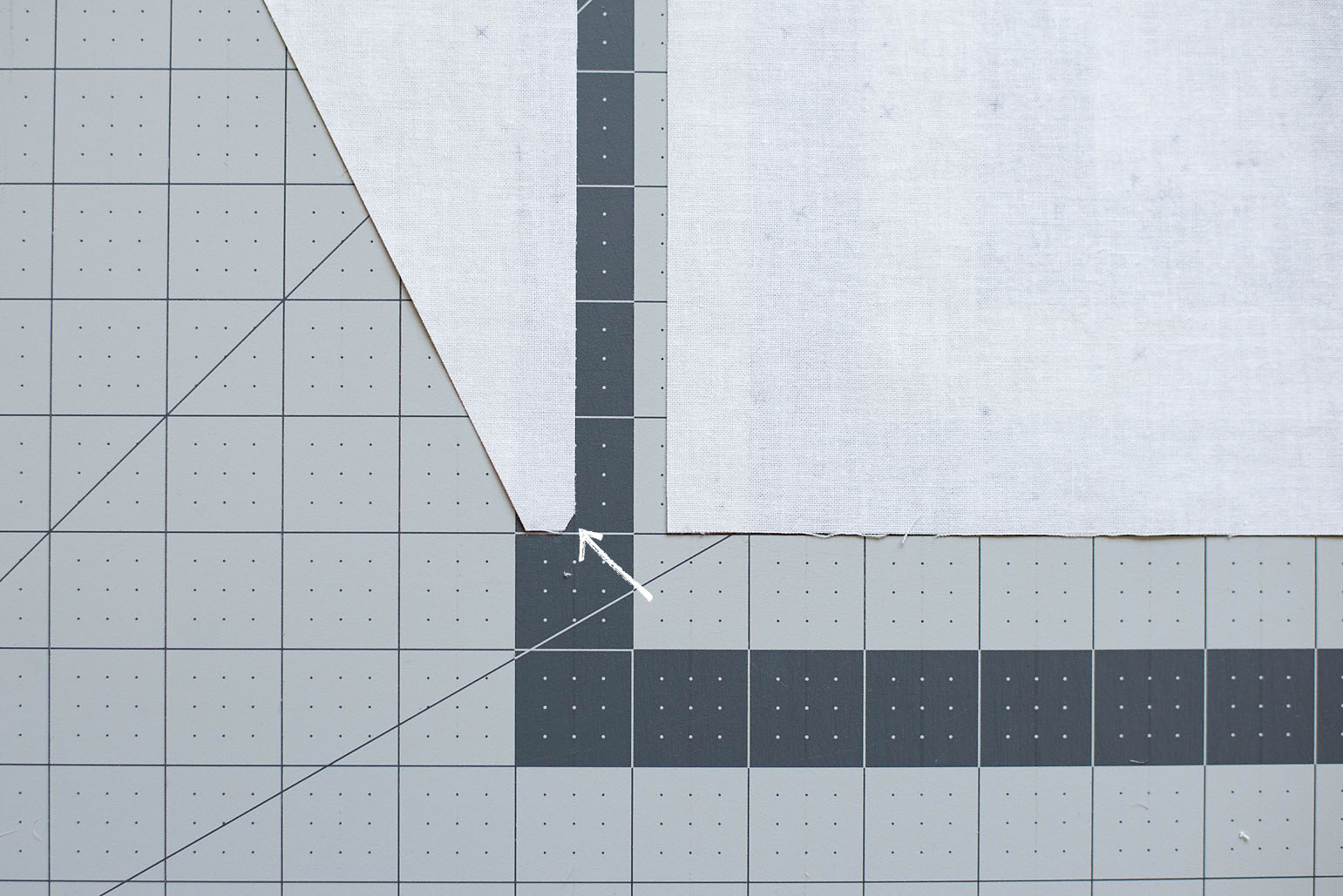 Easy Half Rectangle Triangles - HRT Tutorial - Modernly Morgan