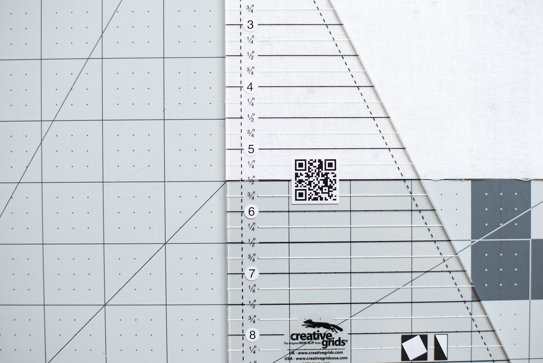 Easy Half Rectangle Triangles - HRT Tutorial - Modernly Morgan