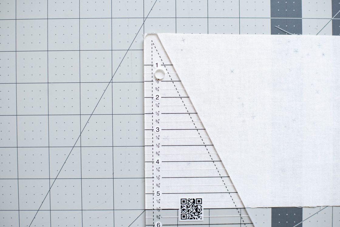 Easy Half Rectangle Triangles - HRT Tutorial - Modernly Morgan