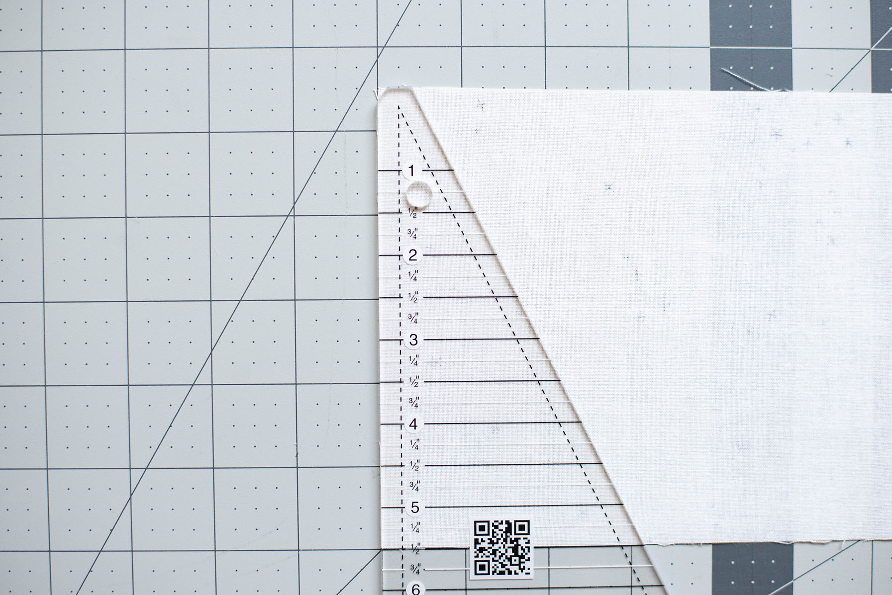 Easy Half Rectangle Triangles - HRT Tutorial - Modernly Morgan